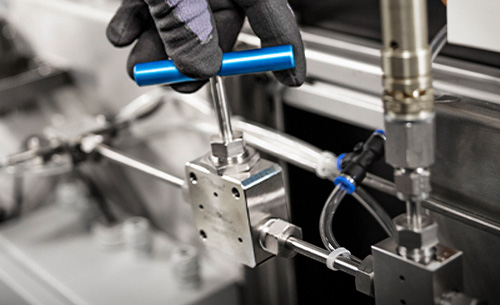 Solutions for the Automotive Industry | WEH® Test Adapters, CNG & H₂ ...